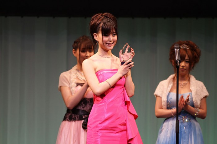 Tsukasa Aoi takes Flash media award at 2012 porn awards - TokyoReporter