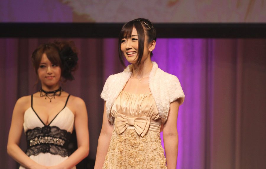 Hibiki Otsuki Wins Tokyo Sports Media Award At 2013 Porn Awards The