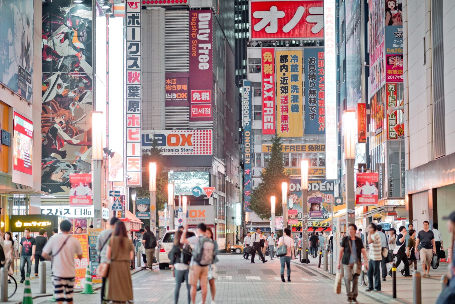 Japan Guide for Students: When Modern Clashes With Traditional ...